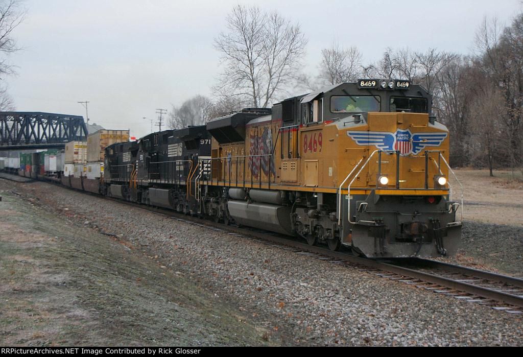 NS 212 W/UP SD70ACe #8469 @ 0812 hrs